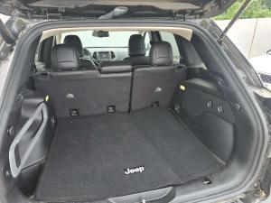 Black Jeep Cherokee 2017 in Taurage, with an engine capacity of 2.18 L and mileage of 89 thousand km for 7500 €, photo 25 on AUTOMOTO.COM.LV