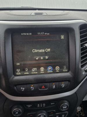Black Jeep Cherokee 2017 in Taurage, with an engine capacity of 2.18 L and mileage of 89 thousand km for 7500 €, photo 33 on AUTOMOTO.COM.LV