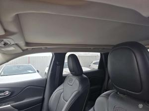 Black Jeep Cherokee 2017 in Taurage, with an engine capacity of 2.18 L and mileage of 89 thousand km for 7500 €, photo 34 on AUTOMOTO.COM.LV
