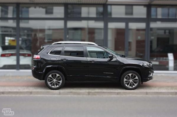 Black Jeep Cherokee 2018 in Kaunas, with an engine capacity of 2.20 L and mileage of 84 thousand km for 24429 €, photo 6 on AUTOMOTO.COM.LV