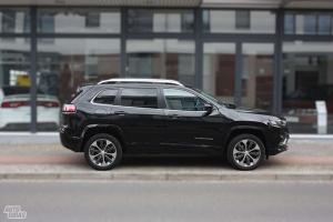 Black Jeep Cherokee 2018 in Kaunas, with an engine capacity of 2.20 L and mileage of 84 thousand km for 24429 €, photo 6 on AUTOMOTO.COM.LV