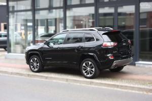 Black Jeep Cherokee 2018 in Kaunas, with an engine capacity of 2.20 L and mileage of 84 thousand km for 24429 €, photo 7 on AUTOMOTO.COM.LV