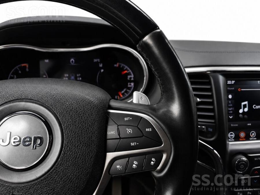 Black Jeep Cherokee 2018 in Riga, with an engine capacity of 3.00 L and mileage of 220 thousand km for 17900 €, photo 16 on AUTOMOTO.COM.LV