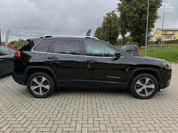 Melns Jeep Cherokee 2019 Klaipėda, ar dzinēja tilpumu 3.20 L un nobraukumu 177 tūkst. km par 15500 €, foto 6 vietnē AUTOMOTO.COM.LV