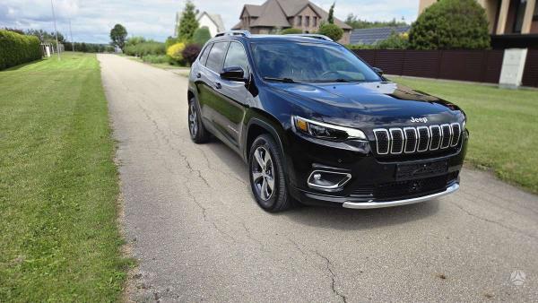 Black Jeep Cherokee 2019 in Kursenai, with an engine capacity of 3.24 L and mileage of 163 thousand km for 15800 €, photo 3 on AUTOMOTO.COM.LV