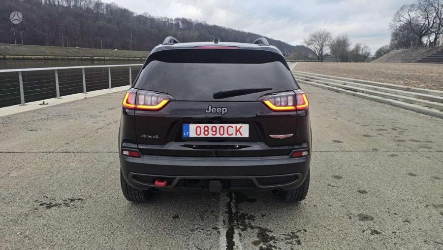 Melns Jeep Cherokee 2020 Viļņa, ar dzinēja tilpumu 3.24 L un nobraukumu 166 tūkst. km par 15900 €, foto 3 vietnē AUTOMOTO.COM.LV