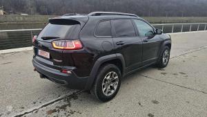 Melns Jeep Cherokee 2020 Viļņa, ar dzinēja tilpumu 3.24 L un nobraukumu 166 tūkst. km par 15900 €, foto 4 vietnē AUTOMOTO.COM.LV