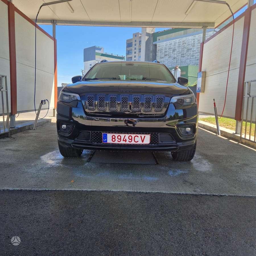 Black Jeep Cherokee 2020 in Klaipeda, with an engine capacity of 3.24 L and mileage of 83 thousand km for 16800 €, photo 4 on AUTOMOTO.COM.LV