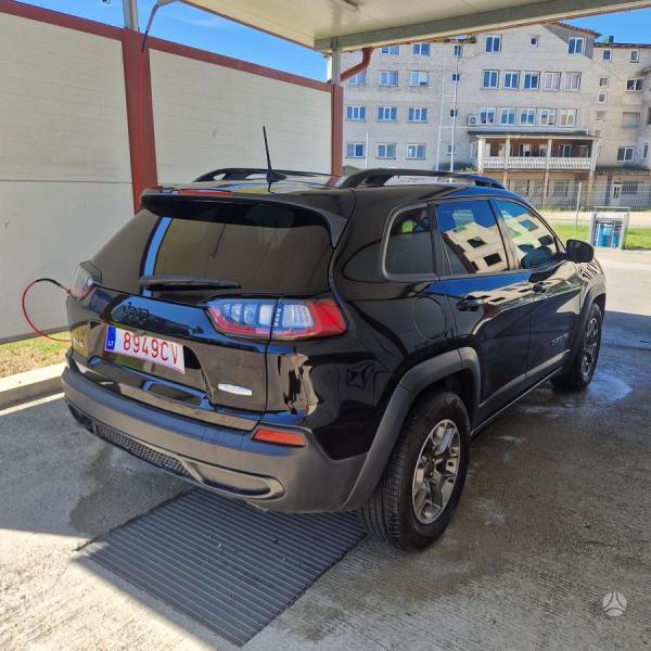 Black Jeep Cherokee 2020 in Klaipeda, with an engine capacity of 3.24 L and mileage of 83 thousand km for 16800 €, photo 4 on AUTOMOTO.COM.LV