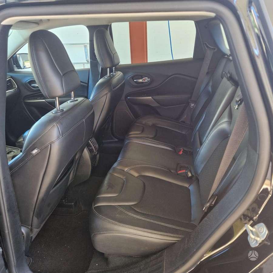 Black Jeep Cherokee 2020 in Klaipeda, with an engine capacity of 3.24 L and mileage of 83 thousand km for 16800 €, photo 9 on AUTOMOTO.COM.LV