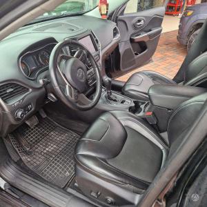 Black Jeep Cherokee 2020 in Klaipeda, with an engine capacity of 3.24 L and mileage of 83 thousand km for 16800 €, photo 15 on AUTOMOTO.COM.LV