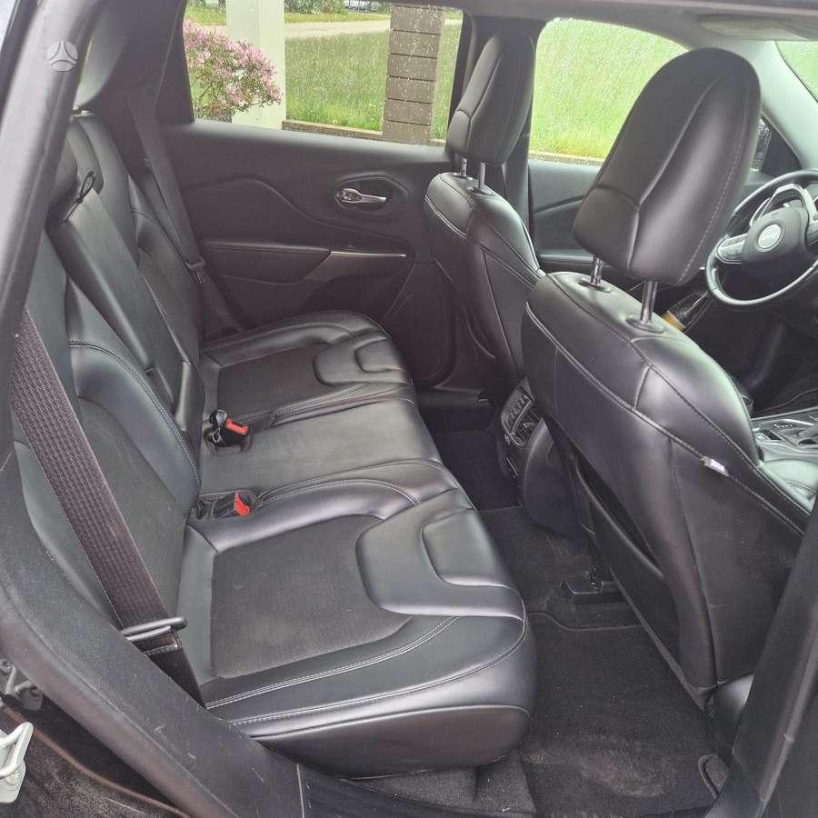 Black Jeep Cherokee 2020 in Klaipeda, with an engine capacity of 3.24 L and mileage of 83 thousand km for 16800 €, photo 16 on AUTOMOTO.COM.LV