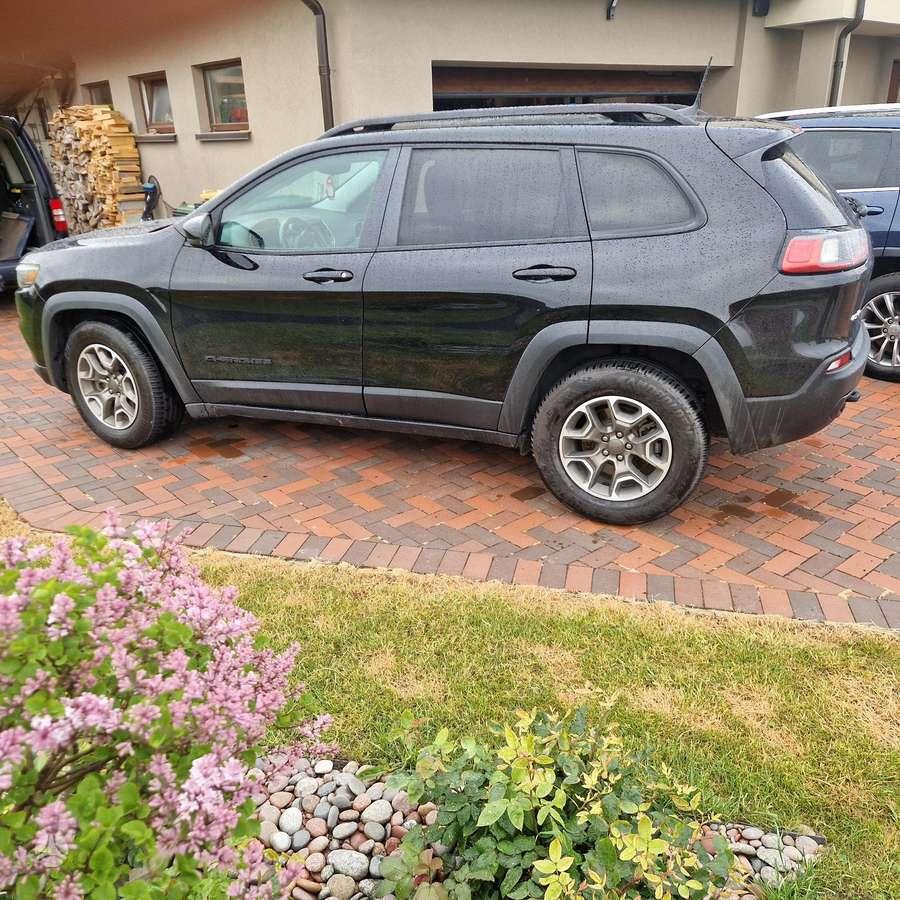 Black Jeep Cherokee 2020 in Klaipeda, with an engine capacity of 3.24 L and mileage of 83 thousand km for 16800 €, photo 19 on AUTOMOTO.COM.LV