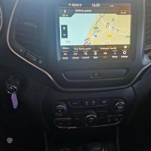 Black Jeep Cherokee 2020 in Klaipeda, with an engine capacity of 3.24 L and mileage of 83 thousand km for 16800 €, photo 20 on AUTOMOTO.COM.LV