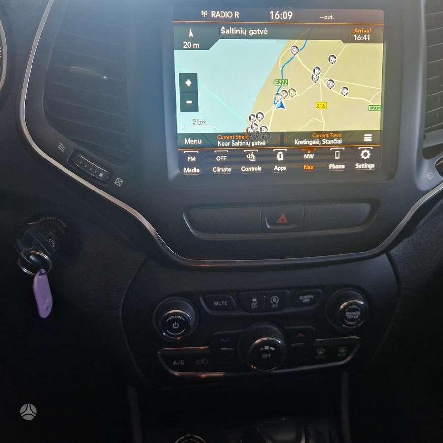 Black Jeep Cherokee 2020 in Klaipeda, with an engine capacity of 3.24 L and mileage of 83 thousand km for 16800 €, photo 20 on AUTOMOTO.COM.LV