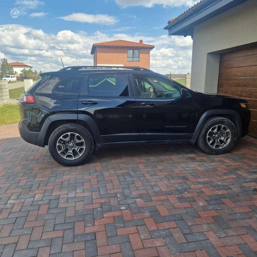 Black Jeep Cherokee 2020 in Klaipeda, with an engine capacity of 3.24 L and mileage of 83 thousand km for 16800 €, photo 22 on AUTOMOTO.COM.LV