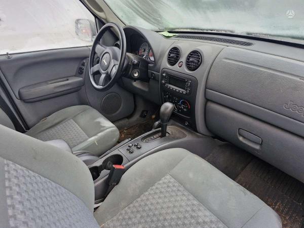 Melns Jeep Cherokee 2005 Klaipėda, ar dzinēja tilpumu 2.78 L un nobraukumu 184 tūkst. km par 3500 €, foto 3 vietnē AUTOMOTO.COM.LV