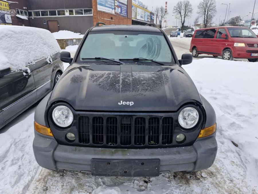 Black Jeep Cherokee 2005 in Klaipeda, with an engine capacity of 2.78 L and mileage of 184 thousand km for 3500 €, photo 4 on AUTOMOTO.COM.LV