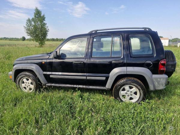 Melns Jeep Cherokee 2005 Klaipėda, ar dzinēja tilpumu 2.78 L un nobraukumu 184 tūkst. km par 3350 €, foto 1 vietnē AUTOMOTO.COM.LV