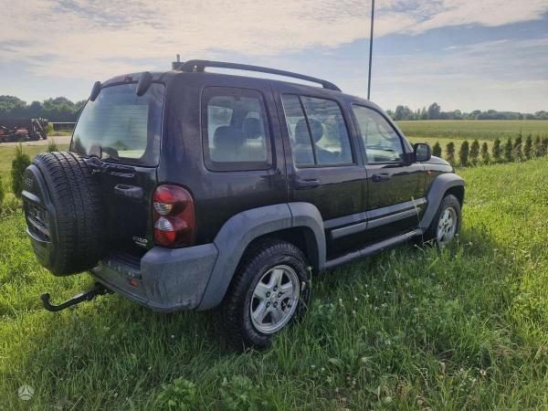 Melns Jeep Cherokee 2005 Klaipėda, ar dzinēja tilpumu 2.78 L un nobraukumu 184 tūkst. km par 3350 €, foto 3 vietnē AUTOMOTO.COM.LV