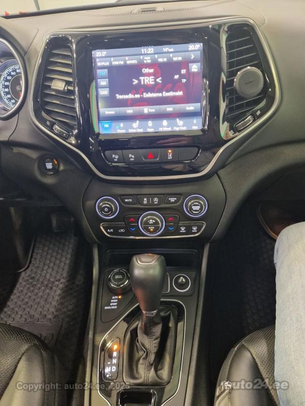 Black Jeep Cherokee 2019 in Tallinn, with an engine capacity of 2.20 L and mileage of 86 thousand km for 20900 €, photo 11 on AUTOMOTO.COM.LV