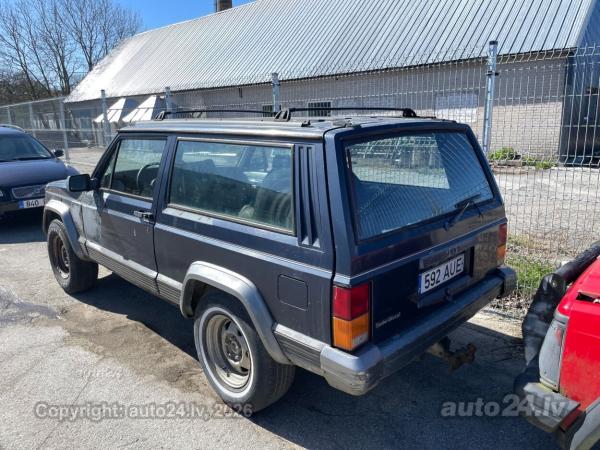 Синий Джип Чероки 1995 в Таллин, объемом двигателя 2.10 л и пробегом 325 тыс. км за 1890 €, фото 1 на AUTOMOTO.COM.LV