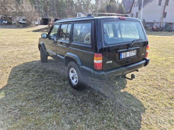 Blue Jeep Cherokee 1997 in Ogre, with an engine capacity of 2.50 L and mileage of 262 thousand km for 3700 €, photo 3 on AUTOMOTO.COM.LV