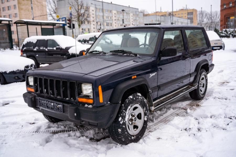 Zils Jeep Cherokee 1998 Rīga, ar dzinēja tilpumu 2.50 L un nobraukumu 118 tūkst. km par 6900 €, foto 1 vietnē AUTOMOTO.COM.LV