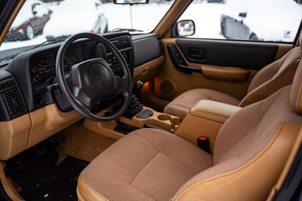 Zils Jeep Cherokee 1998 Rīga, ar dzinēja tilpumu 2.50 L un nobraukumu 118 tūkst. km par 6900 €, foto 7 vietnē AUTOMOTO.COM.LV