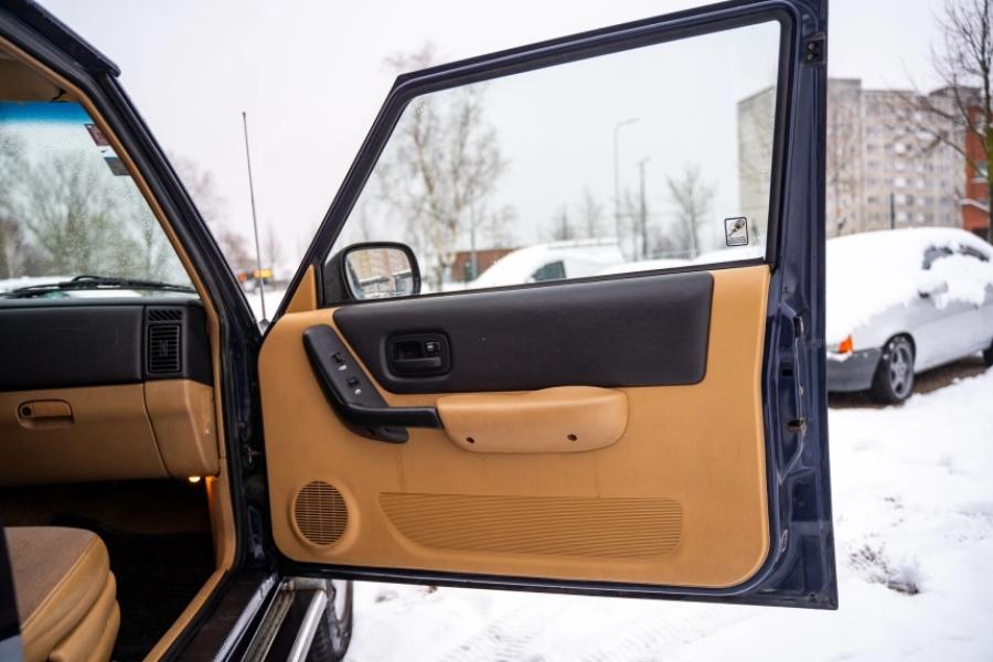 Zils Jeep Cherokee 1998 Rīga, ar dzinēja tilpumu 2.50 L un nobraukumu 118 tūkst. km par 6900 €, foto 13 vietnē AUTOMOTO.COM.LV