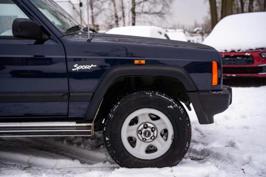 Zils Jeep Cherokee 1998 Rīga, ar dzinēja tilpumu 2.50 L un nobraukumu 118 tūkst. km par 6900 €, foto 17 vietnē AUTOMOTO.COM.LV