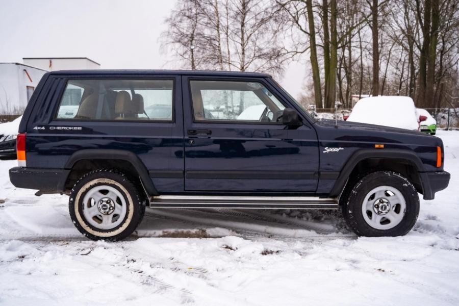 Zils Jeep Cherokee 1998 Rīga, ar dzinēja tilpumu 2.50 L un nobraukumu 118 tūkst. km par 6900 €, foto 18 vietnē AUTOMOTO.COM.LV