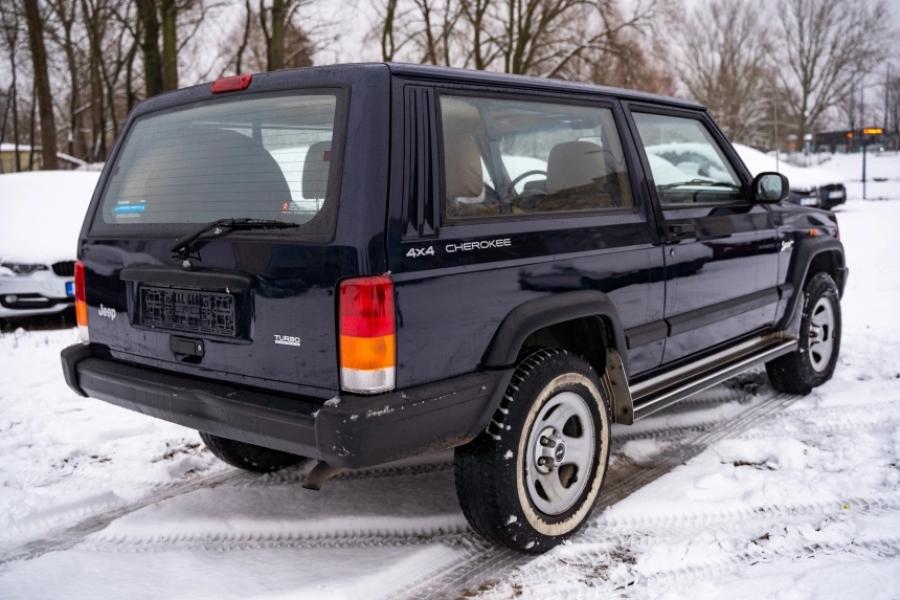 Zils Jeep Cherokee 1998 Rīga, ar dzinēja tilpumu 2.50 L un nobraukumu 118 tūkst. km par 6900 €, foto 22 vietnē AUTOMOTO.COM.LV