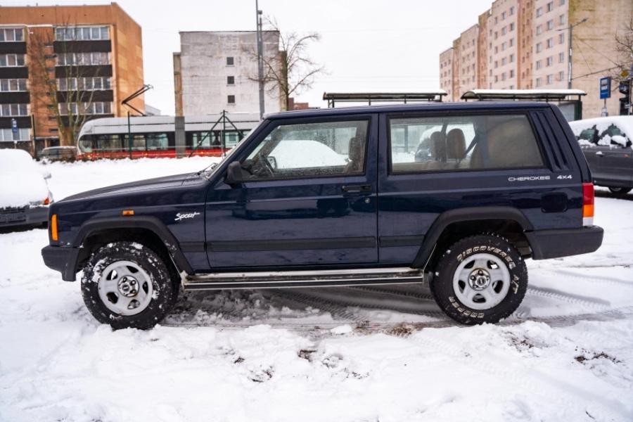 Zils Jeep Cherokee 1998 Rīga, ar dzinēja tilpumu 2.50 L un nobraukumu 118 tūkst. km par 6900 €, foto 27 vietnē AUTOMOTO.COM.LV