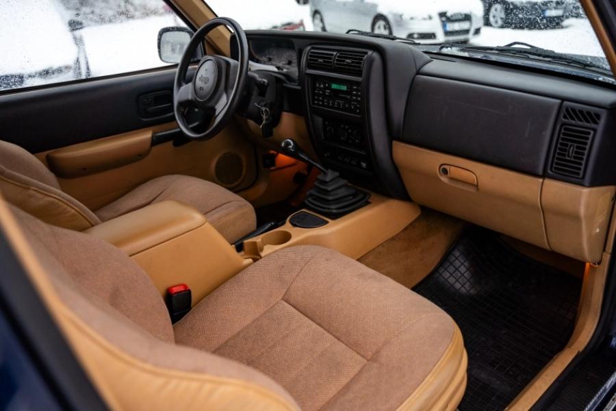 Zils Jeep Cherokee 1998 Rīga, ar dzinēja tilpumu 2.50 L un nobraukumu 118 tūkst. km par 6900 €, foto 30 vietnē AUTOMOTO.COM.LV
