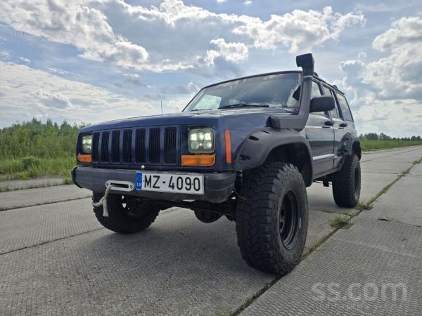 Zils Jeep Cherokee 1999 Jelgava, ar dzinēja tilpumu 4.00 L un nobraukumu 225 tūkst. km par 5900 €, foto 1 vietnē AUTOMOTO.COM.LV