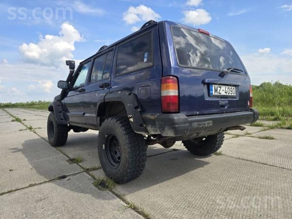 Zils Jeep Cherokee 1999 Jelgava, ar dzinēja tilpumu 4.00 L un nobraukumu 225 tūkst. km par 5900 €, foto 4 vietnē AUTOMOTO.COM.LV