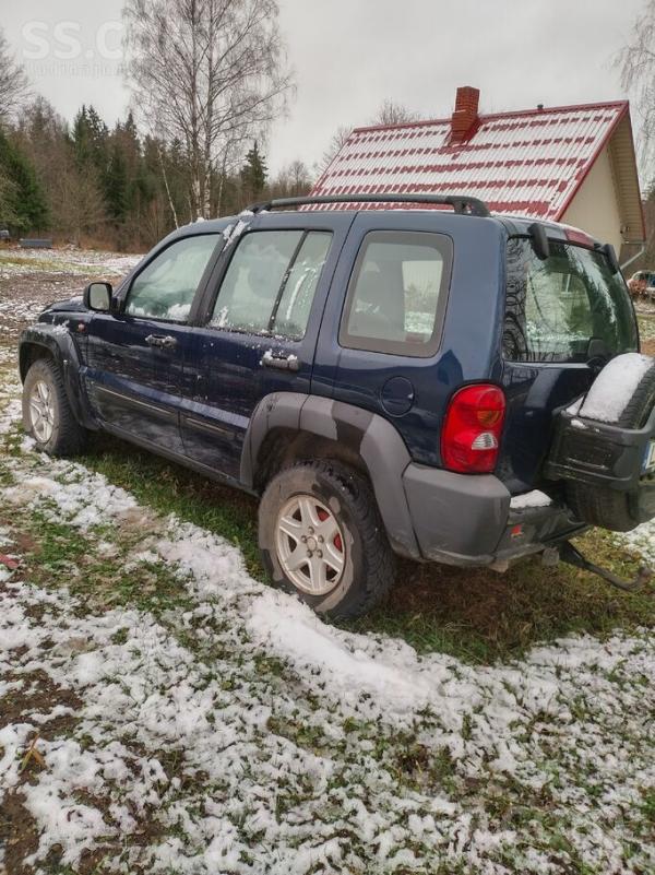 Blue Jeep Cherokee 2001 in Preili, with an engine capacity of 2.50 L and mileage of 0 thousand km for 2300 €, photo 4 on AUTOMOTO.COM.LV