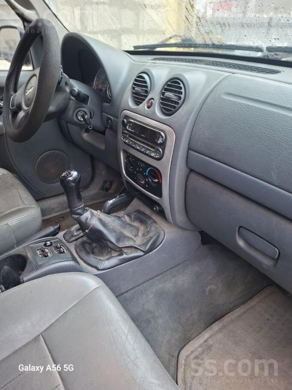 Blue Jeep Cherokee 2004 in Rezekne, with an engine capacity of 2.80 L and mileage of 240 thousand km for 3300 €, photo 4 on AUTOMOTO.COM.LV