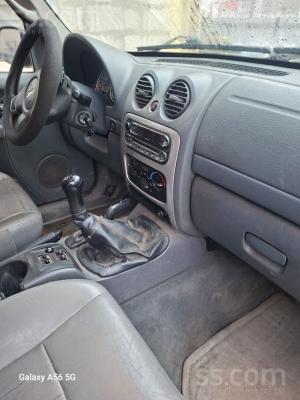 Blue Jeep Cherokee 2004 in Rezekne, with an engine capacity of 2.80 L and mileage of 240 thousand km for 3300 €, photo 5 on AUTOMOTO.COM.LV