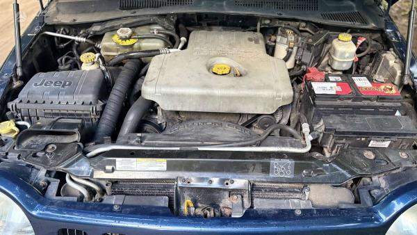 Zils Jeep Cherokee 2004 Viļņa, ar dzinēja tilpumu 2.50 L un nobraukumu 250 tūkst. km par 2450 €, foto 4 vietnē AUTOMOTO.COM.LV