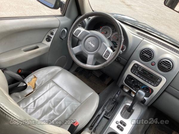 Blue Jeep Cherokee 2005 in Tallinn, with an engine capacity of 2.80 L and mileage of 282 thousand km for 3000 €, photo 11 on AUTOMOTO.COM.LV