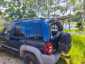 Zils Jeep Cherokee 2005 Kauņa, ar dzinēja tilpumu 2.80 L un nobraukumu 239 tūkst. km par 2199 €, foto 8 vietnē AUTOMOTO.COM.LV