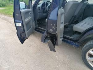 Blue Jeep Cherokee 2006 in Utena, with an engine capacity of 2.80 L and mileage of 146 thousand km for 2850 €, photo 22 on AUTOMOTO.COM.LV