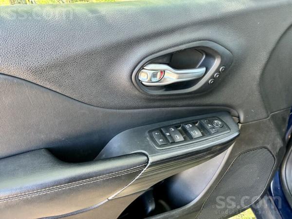 Zils Jeep Cherokee 2015 Rīga, ar dzinēja tilpumu 2.00 L un nobraukumu 165 tūkst. km par 10990 €, foto 7 vietnē AUTOMOTO.COM.LV