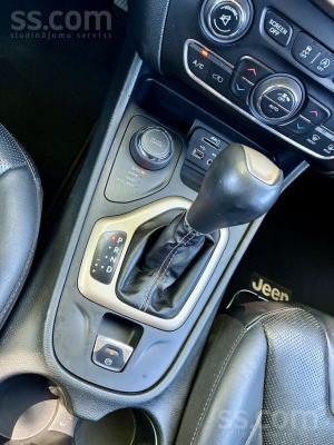 Zils Jeep Cherokee 2015 Rīga, ar dzinēja tilpumu 2.00 L un nobraukumu 165 tūkst. km par 10990 €, foto 15 vietnē AUTOMOTO.COM.LV