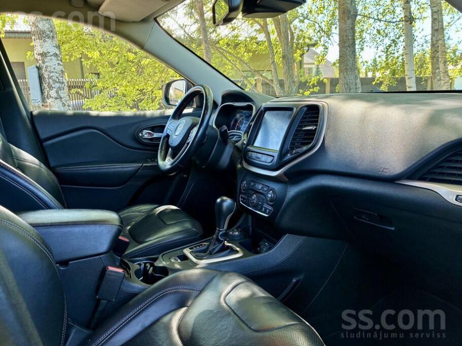 Zils Jeep Cherokee 2015 Rīga, ar dzinēja tilpumu 2.00 L un nobraukumu 165 tūkst. km par 10990 €, foto 24 vietnē AUTOMOTO.COM.LV