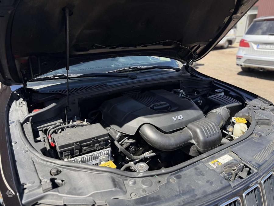 Blue Jeep Cherokee 2015 in Siauliai, with an engine capacity of 3.60 L and mileage of 200 thousand km for 7200 €, photo 3 on AUTOMOTO.COM.LV