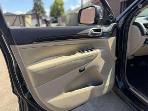 Blue Jeep Cherokee 2015 in Siauliai, with an engine capacity of 3.60 L and mileage of 200 thousand km for 7200 €, photo 15 on AUTOMOTO.COM.LV