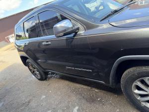 Blue Jeep Cherokee 2015 in Siauliai, with an engine capacity of 3.60 L and mileage of 200 thousand km for 7200 €, photo 17 on AUTOMOTO.COM.LV